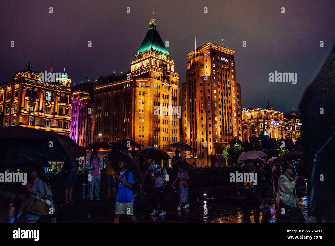 Shanghai night traffic people hi-res stock photography and images - Alamy