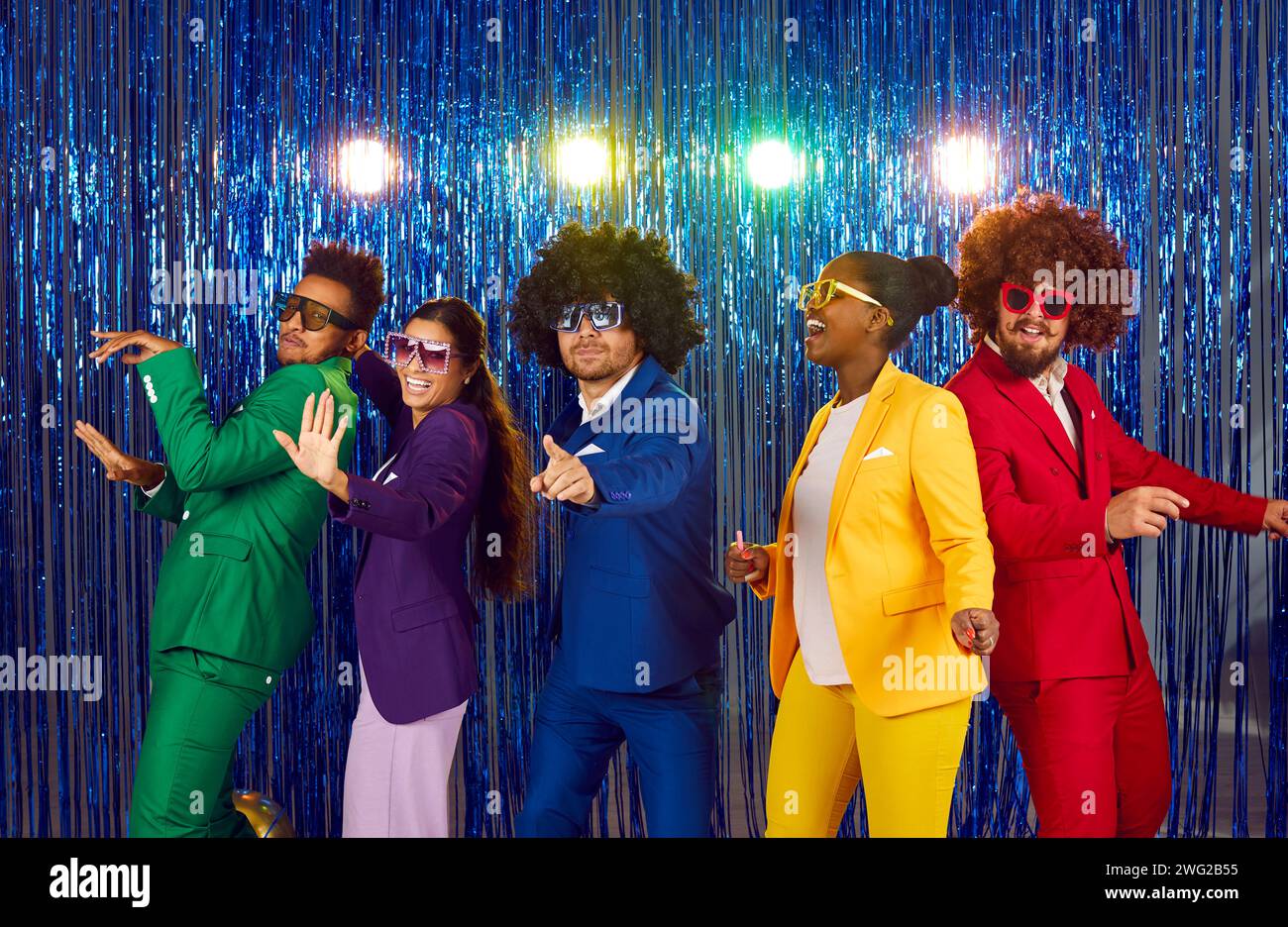 Men dancing in photo booth hi-res stock photography and images - Alamy