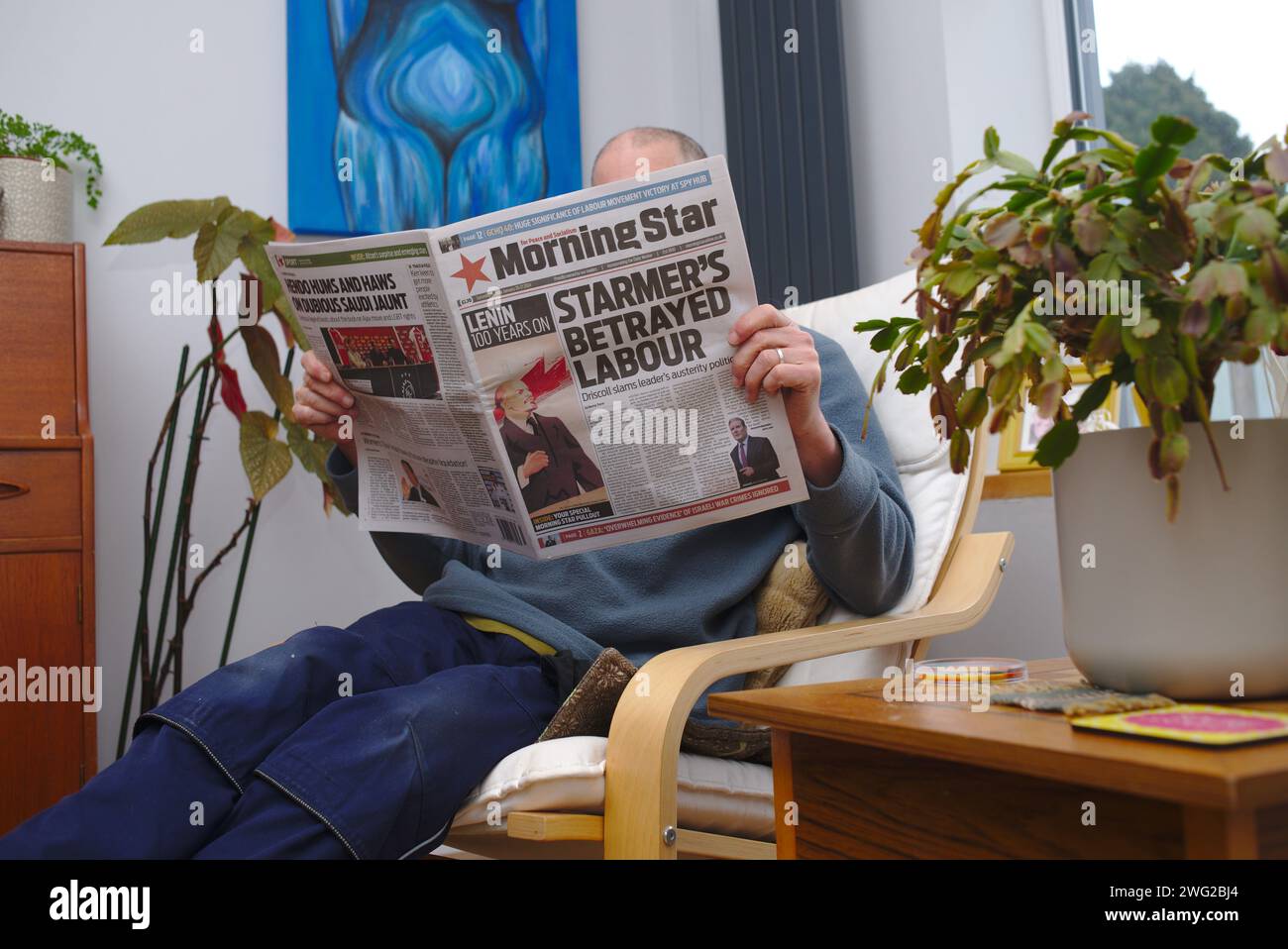 Reading morning star newspaper hi-res stock photography and images - Alamy