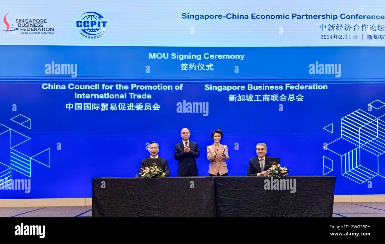 (240202) -- SINGAPORE, Feb. 2, 2024 (Xinhua) -- Representatives from ...