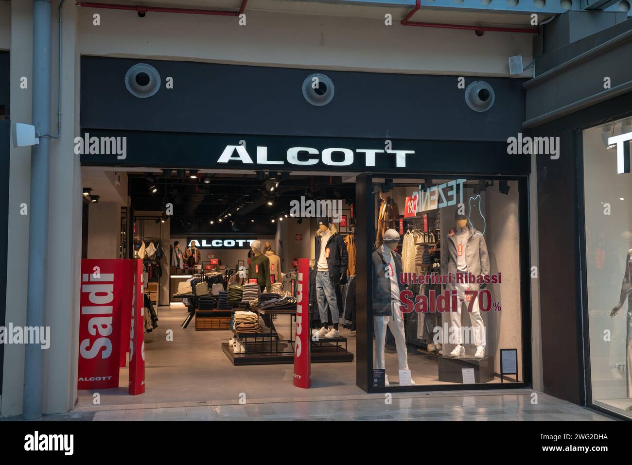 alcott shopping center logo, illuminated sign, seasonal sales period ...