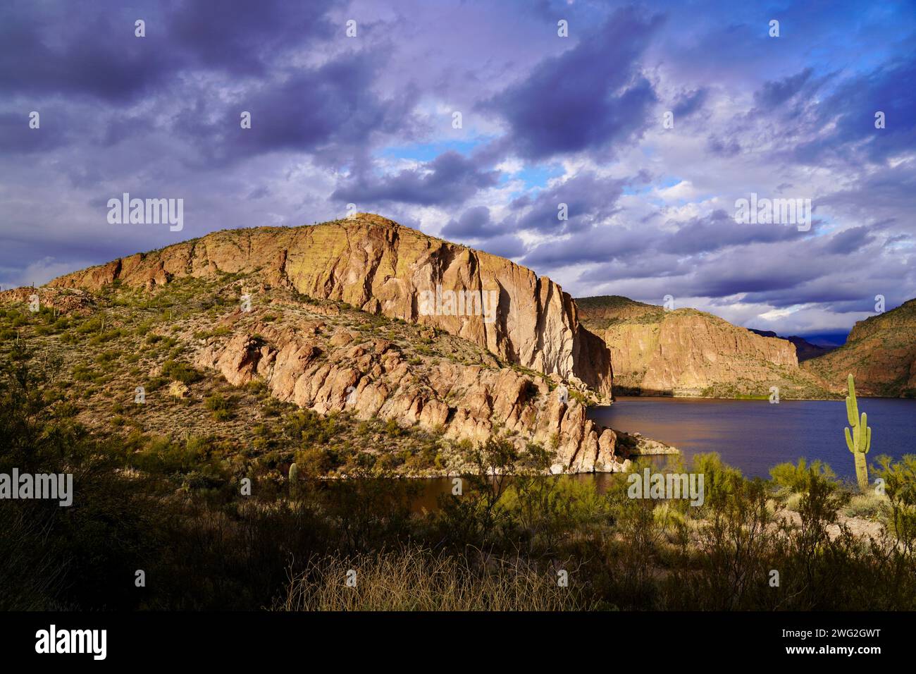 Dusk on Canyon Lake, Arizona Stock Photo - Alamy