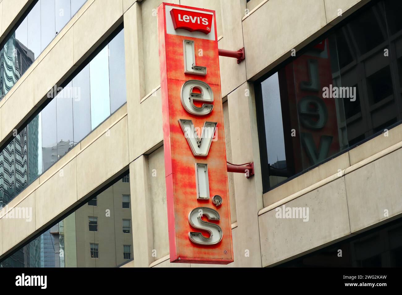 San Francisco, California: LEVI'S vintage sign Stock Photo - Alamy