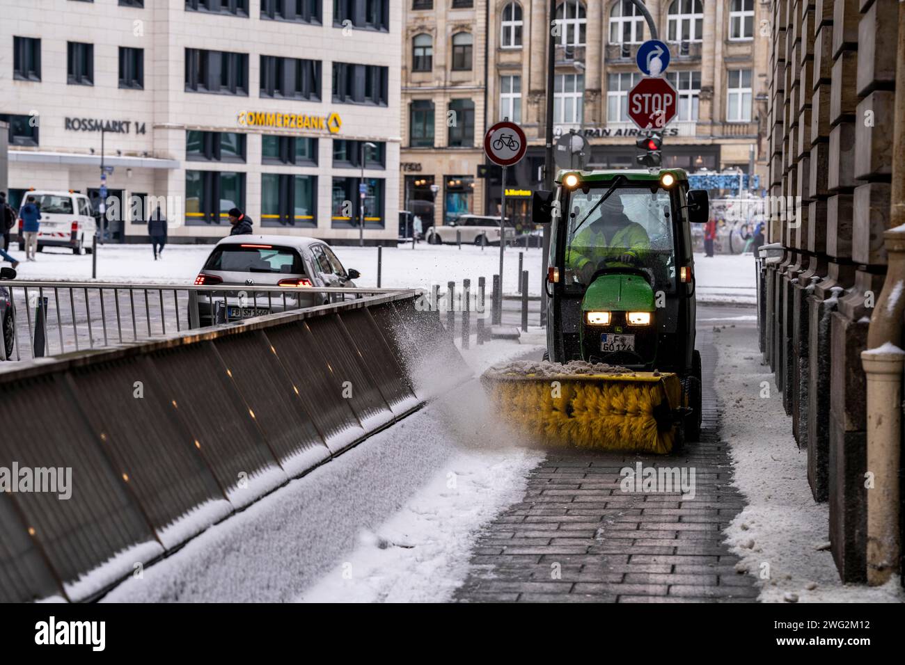 Winter onset, winter service, clearing snow and ice from sidewalks ...