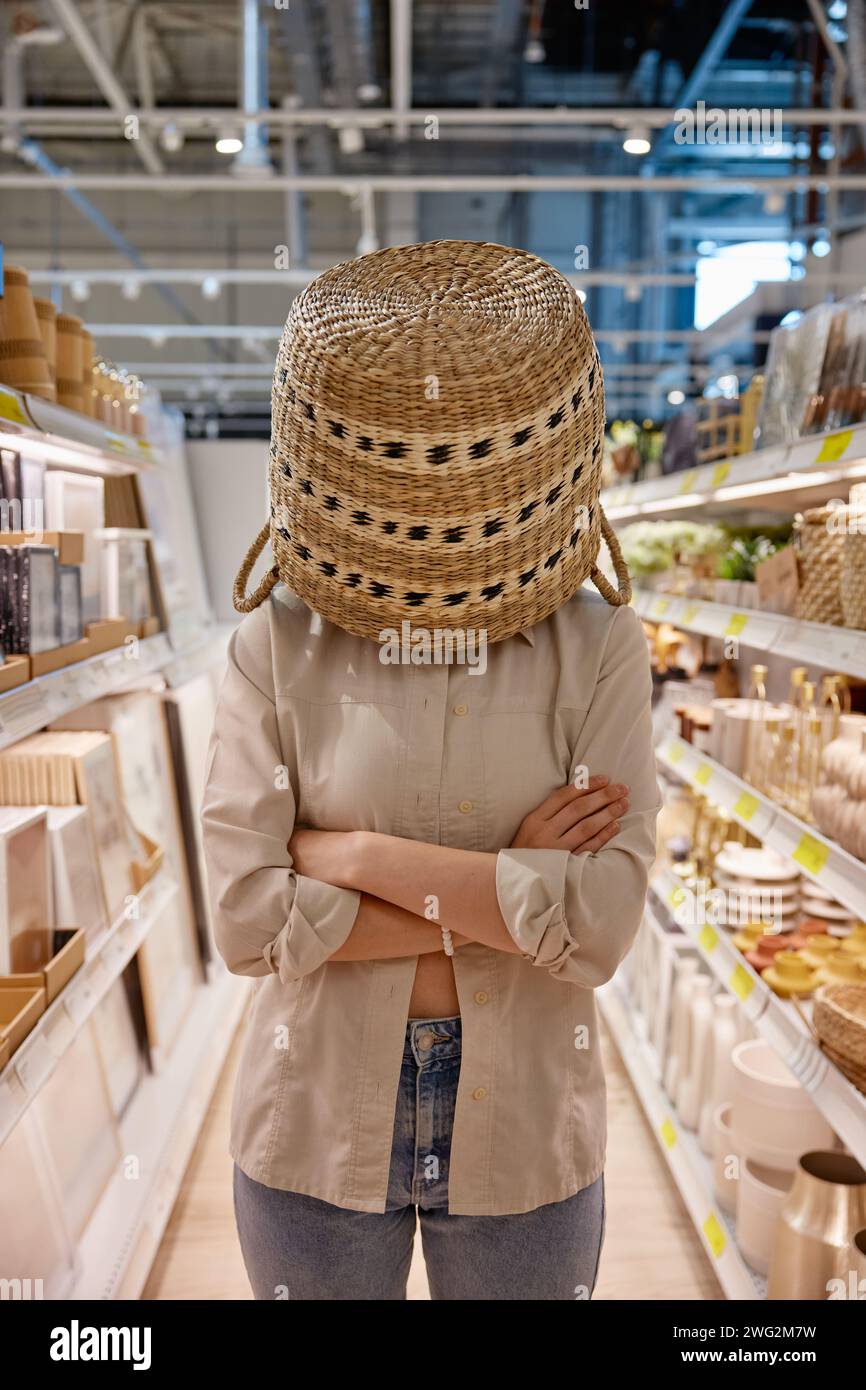 Customer standing wicker basket hi-res stock photography and images - Alamy