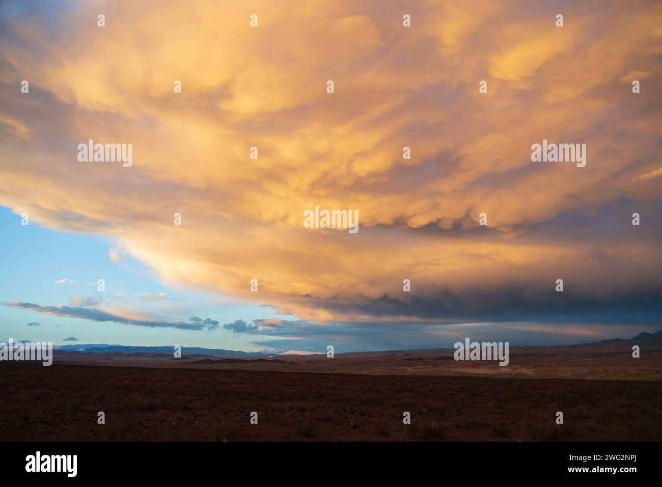 Spooky cloudscape over mountainous desert area in Nevada Stock Photo ...