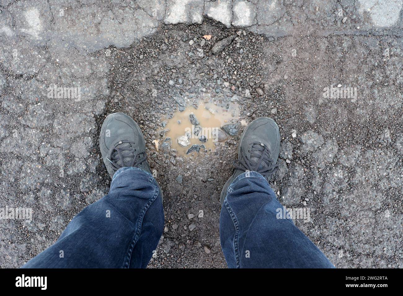 Symbolbild. Marode Infrastruktur, Marode Strassen. Viele Strassen in ...