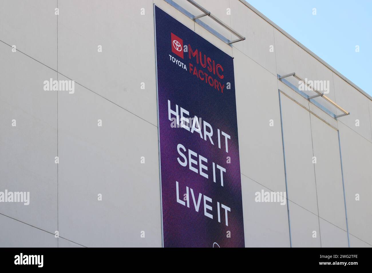 Entertainners hi-res stock photography and images - Alamy