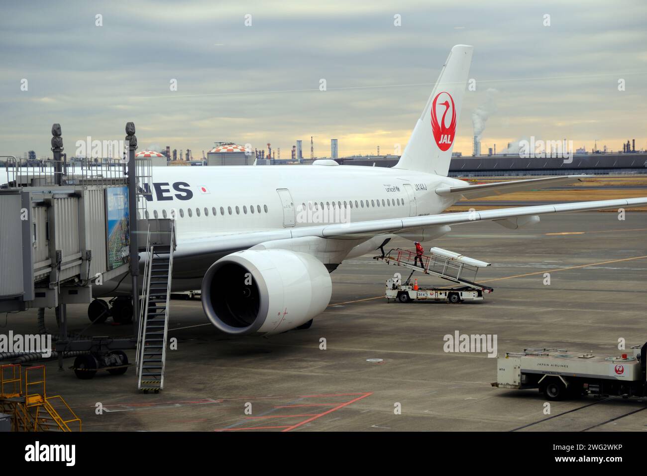 Haneda airport terminal 1 hi-res stock photography and images - Alamy