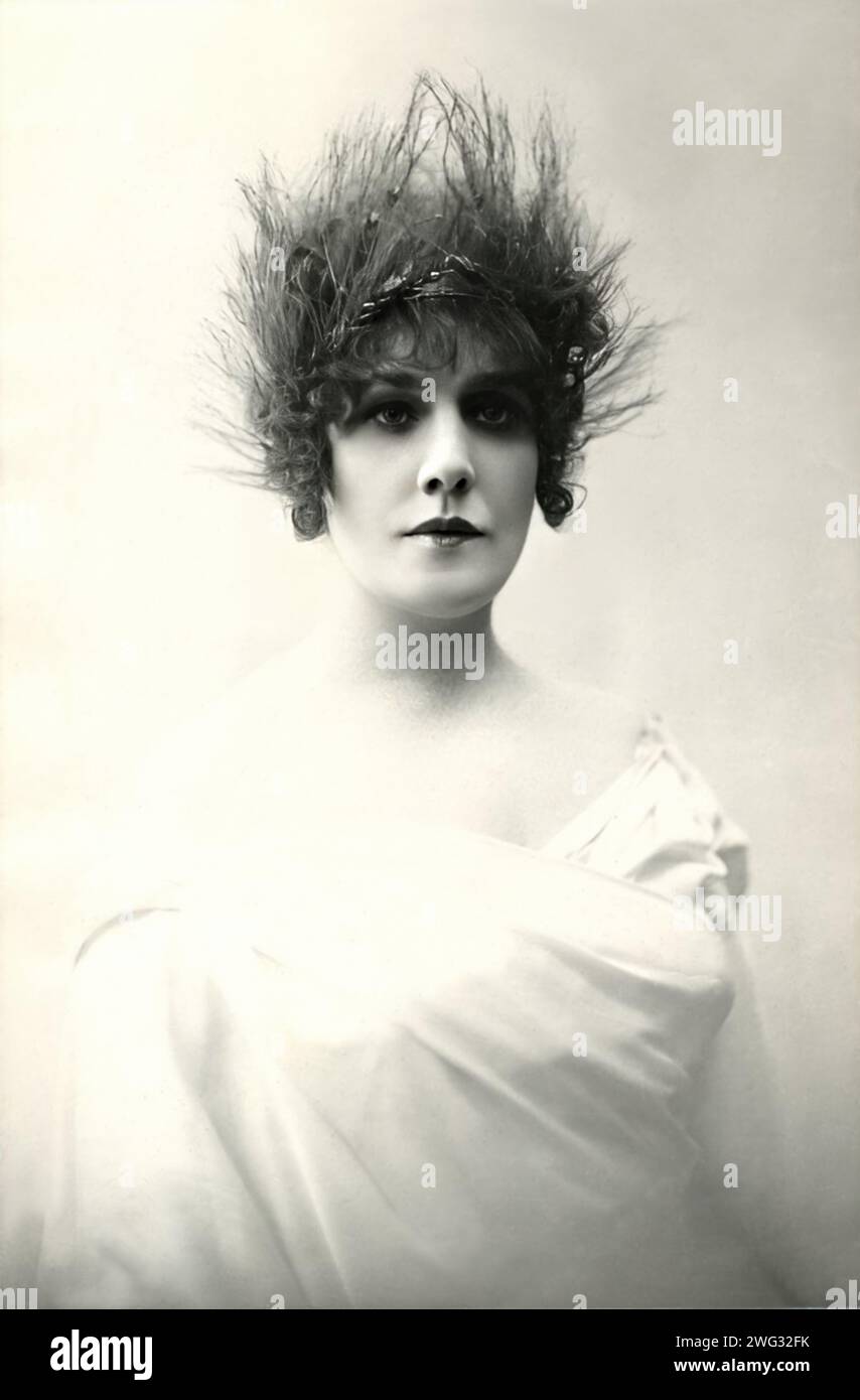 1905 c., Paris , FRANCE : The celebrated french Operatic singer soprano ...