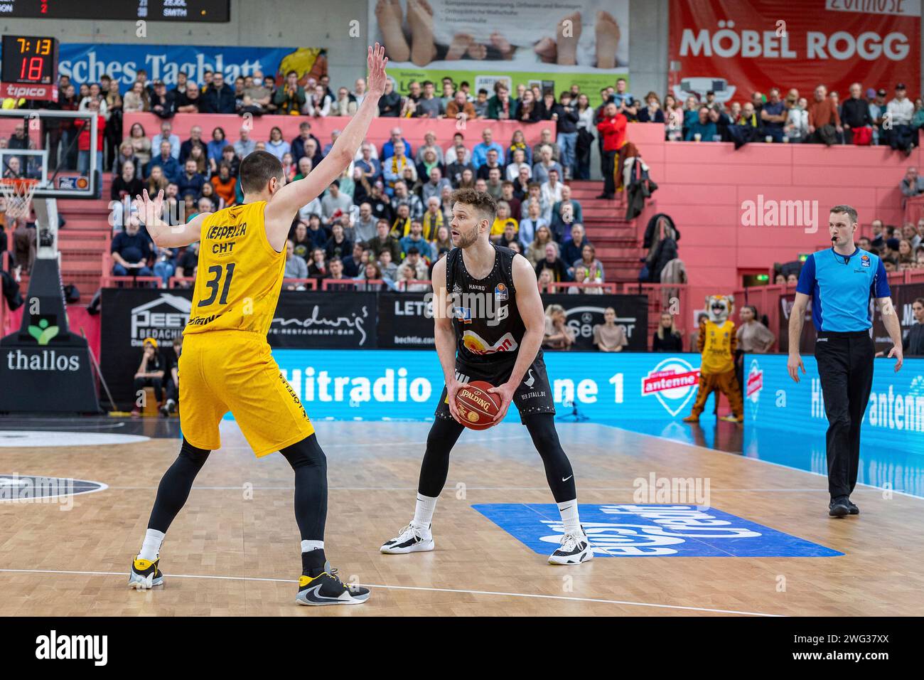 Daniel Keppeler (Tigers Tuebingen, #31) Fabian Bleck (HAKRO Merlins ...