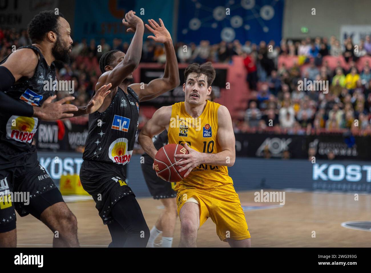 Keandre Cook (HAKRO Merlins Crailsheim, #01) Gianni Otto (Tigers ...
