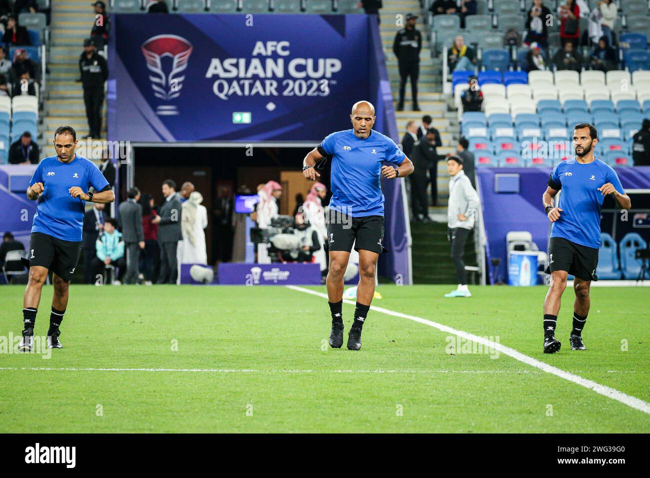 Heung min son warm up hi-res stock photography and images - Alamy