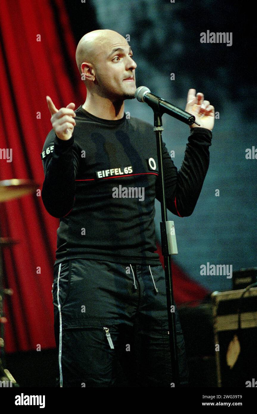 Eiffel 65 photographs 2000 hi-res stock photography and images - Alamy