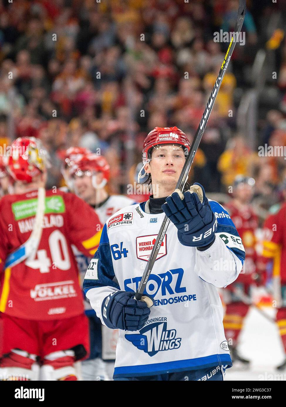 Boaz Bassen (Schwenninger Wild Wings, #64) bedankt sich bei den Fans ...