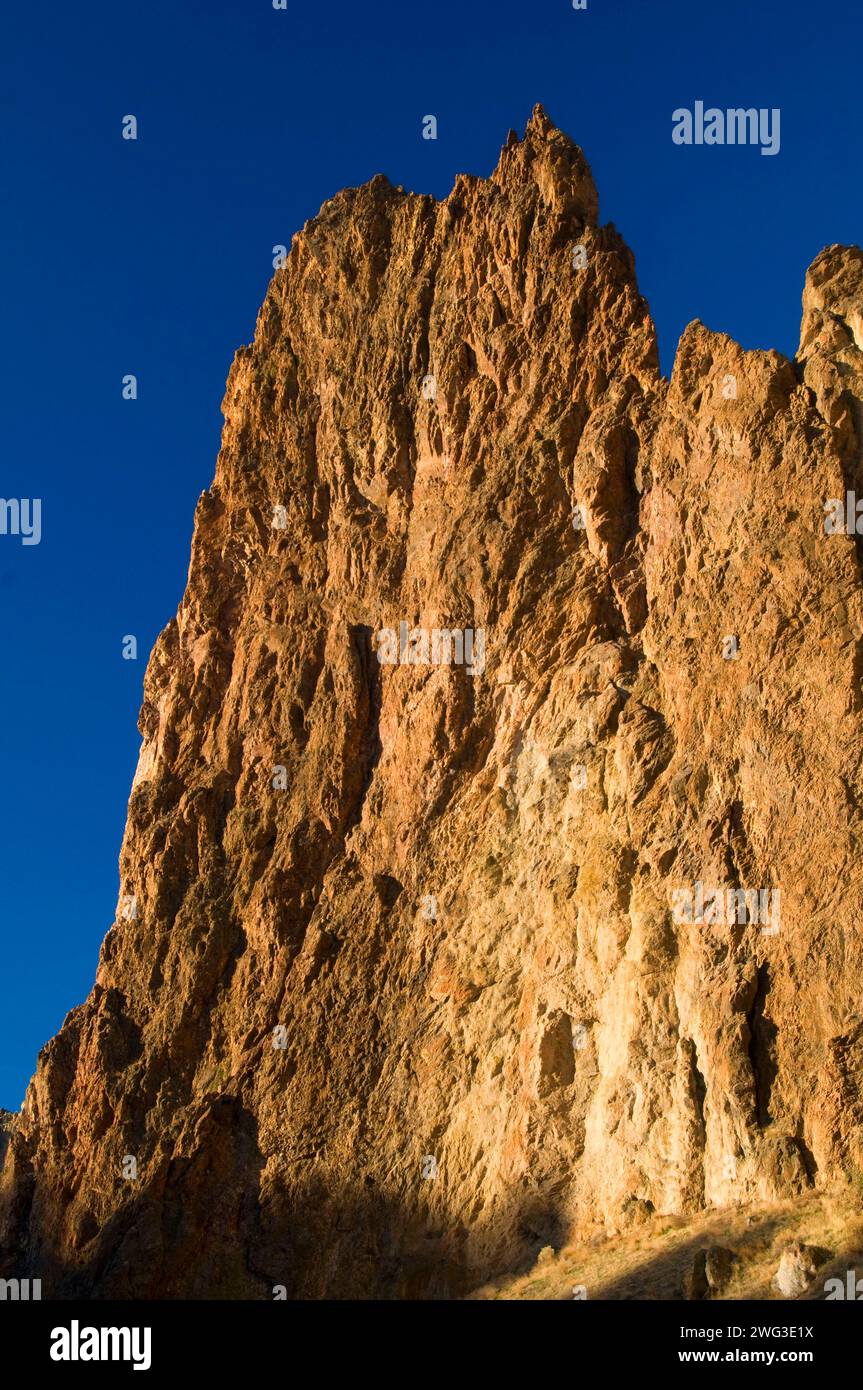 Cliffs at Smith Rocks, Smith Rock State Park, Oregon Stock Photo - Alamy