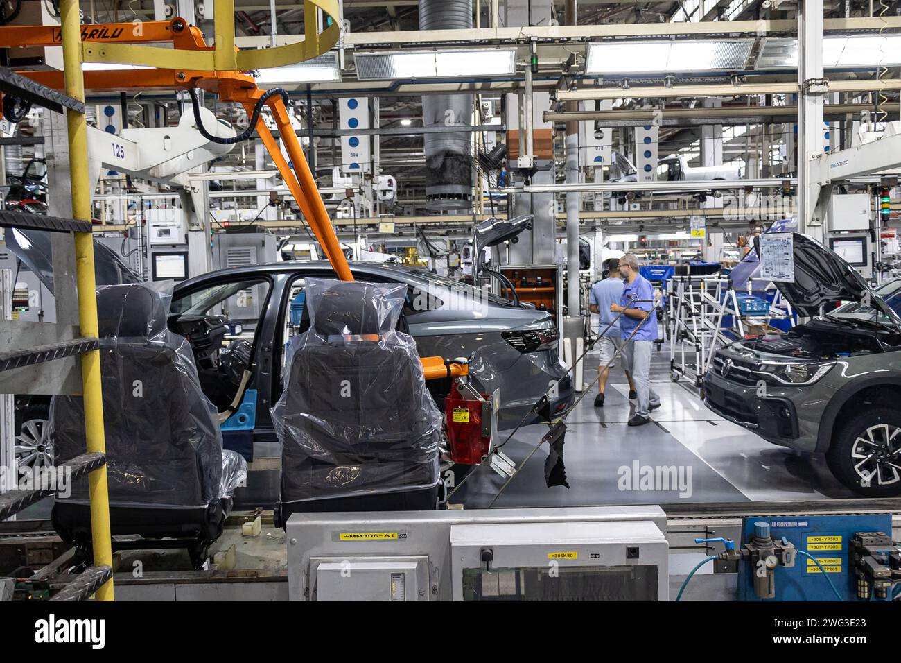 Sao Paulo, Brazil. 02nd Feb, 2024. Vehicle assemblers work at the ...