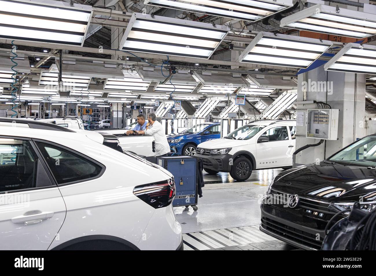 Sao Paulo, Brazil. 02nd Feb, 2024. Vehicle assemblers work at the ...