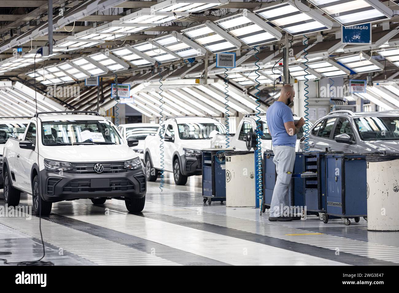 Sao Paulo, Brazil. 02nd Feb, 2024. A vehicle fitter works at the ...