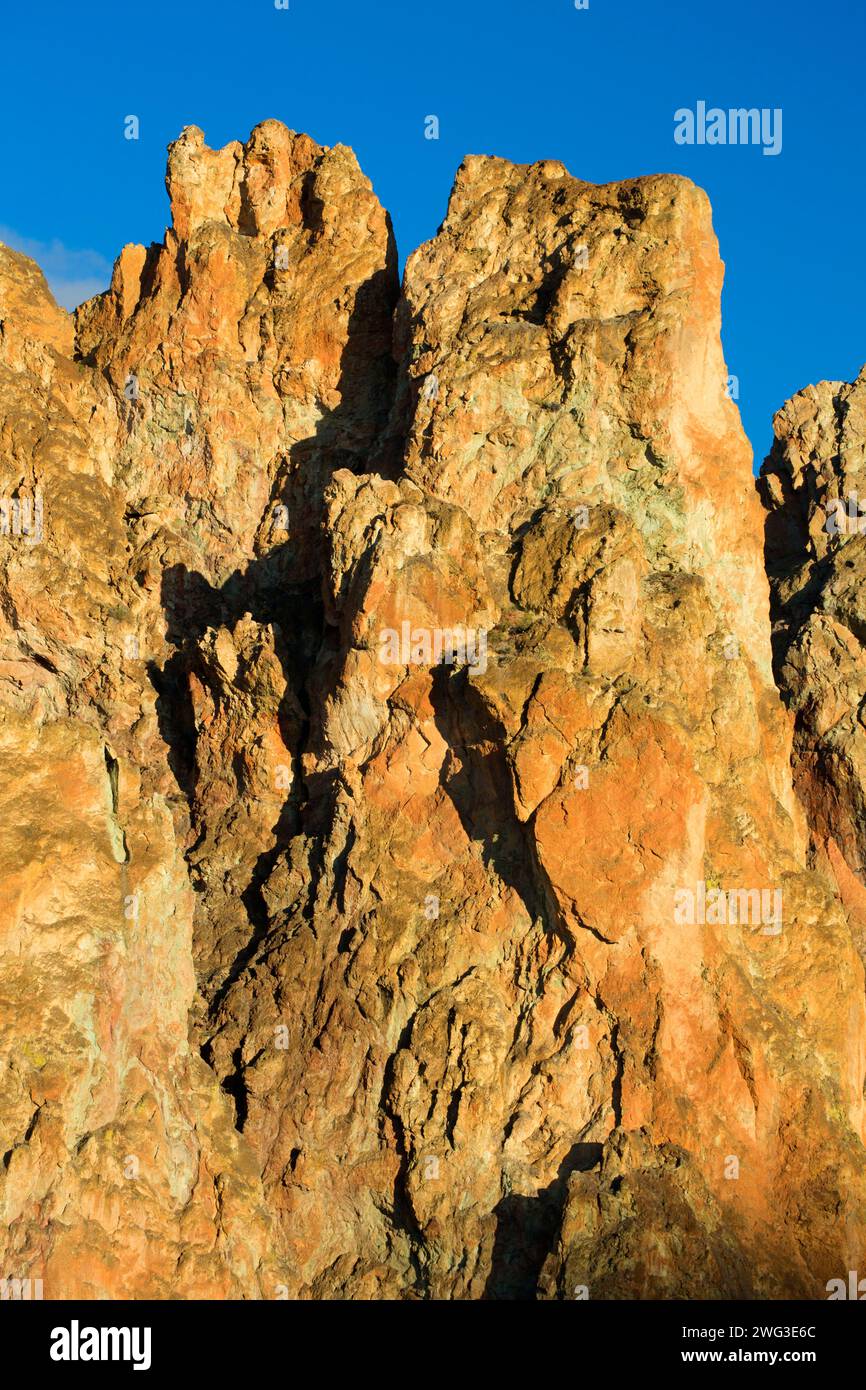 Cliffs at Smith Rocks, Smith Rock State Park, Oregon Stock Photo - Alamy