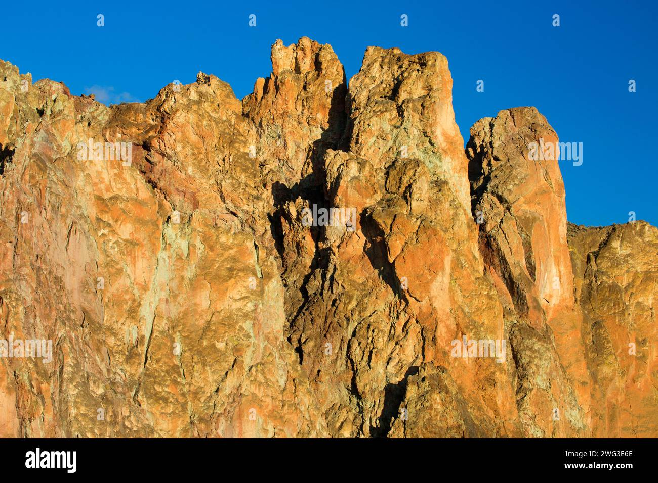 Cliffs at Smith Rocks, Smith Rock State Park, Oregon Stock Photo - Alamy