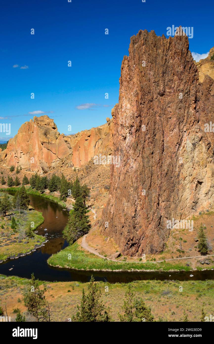 Cliffs at Smith Rocks with Crooked River, Smith Rock State Park, Oregon ...