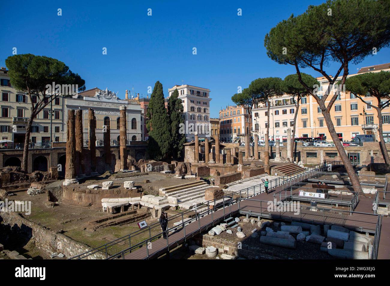Der Largo di Torre Argentina ist ein Platz im Stadtviertel Pigna in Rom ...