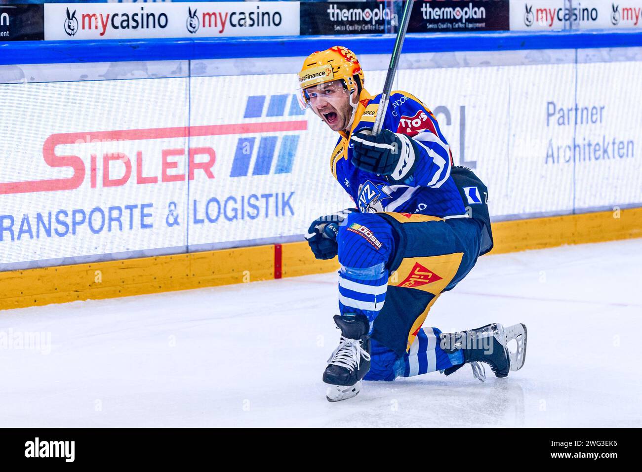 PostFinance top scorer Lino Martschini (EV Zug) celebrates the 1:0 ...