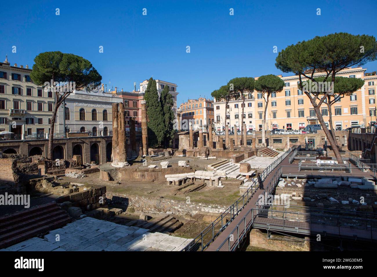 Der Largo di Torre Argentina ist ein Platz im Stadtviertel Pigna in Rom ...