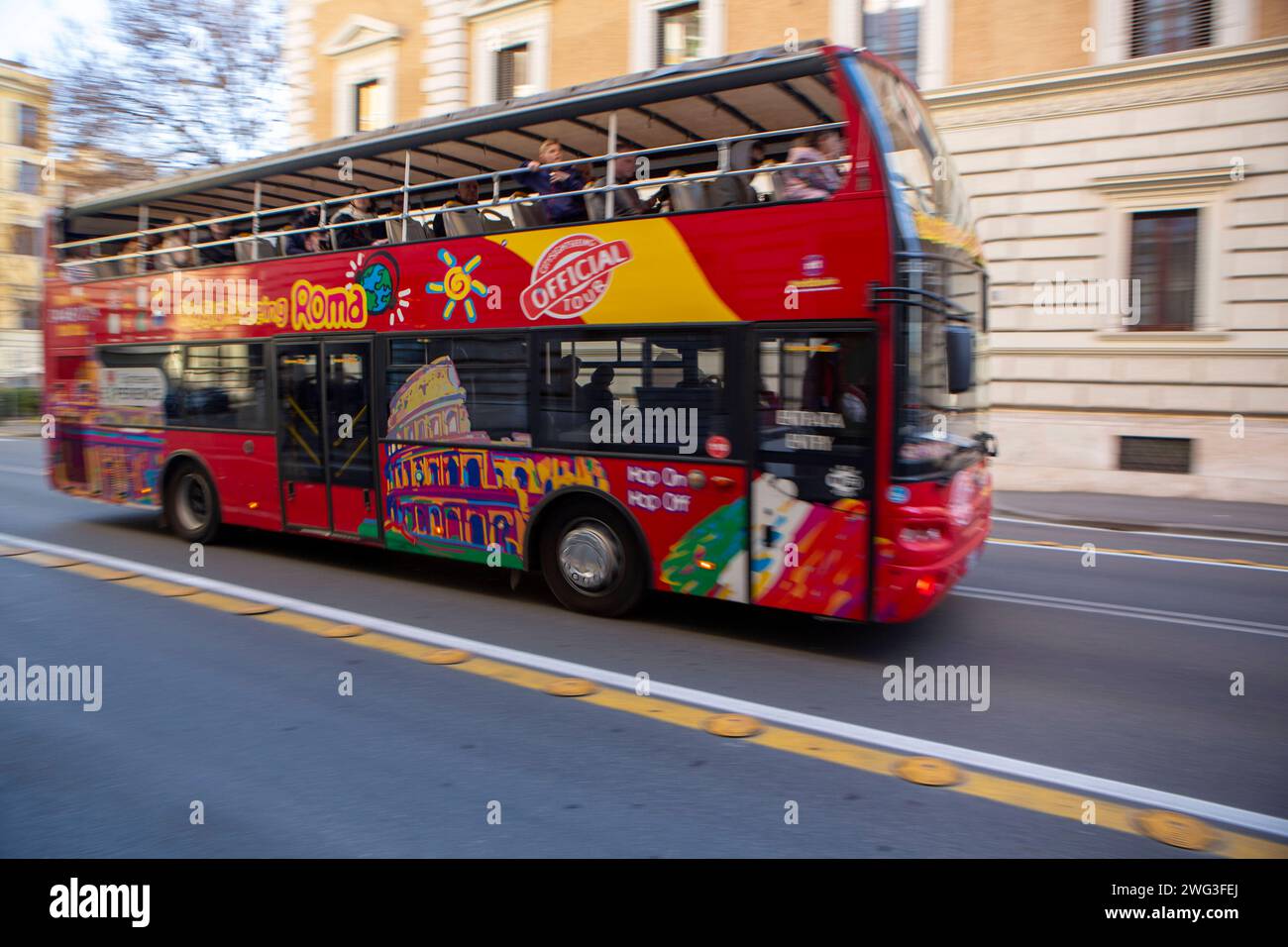 Sightseeing-Bus in rom Italien . Rom *** Sightseeing bus in rome Italy ...