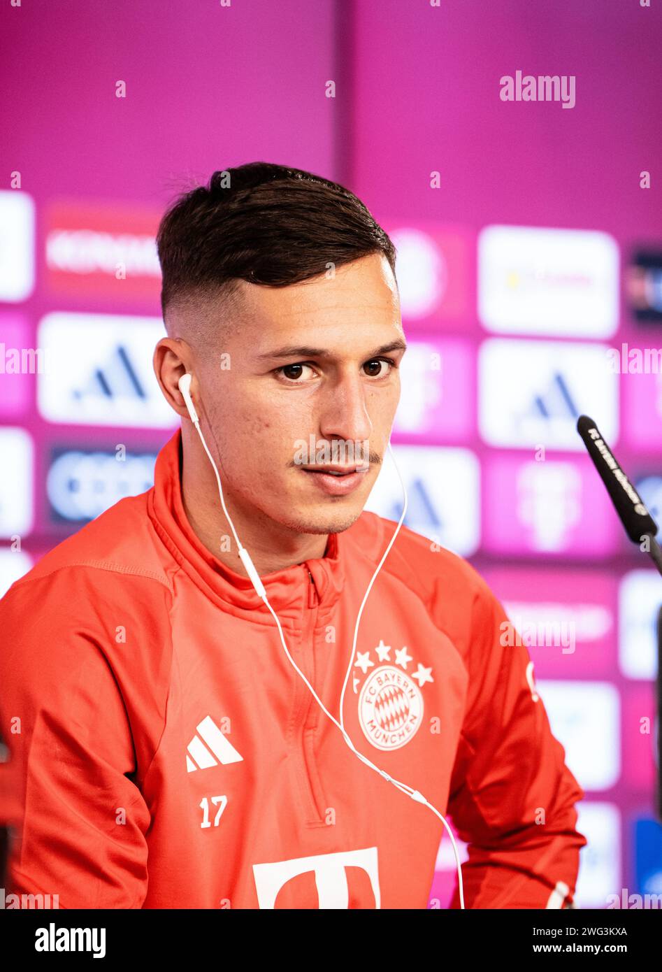 New player with fc bayern hi-res stock photography and images - Alamy