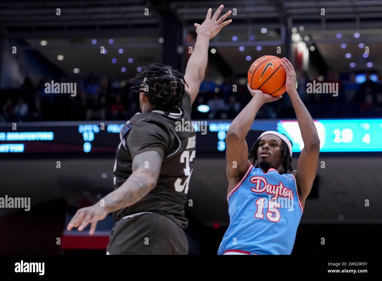 Dayton forward DaRon Holmes II (15) shoots against St. Bonaventure ...
