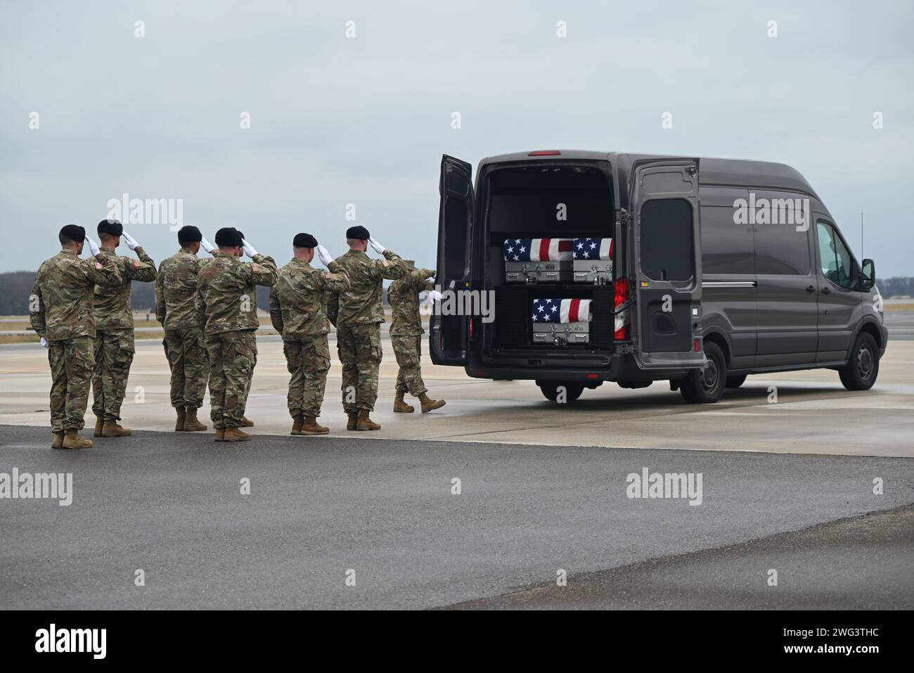Dover, United States. 02nd Feb, 2024. Soldiers transfer the casket of ...