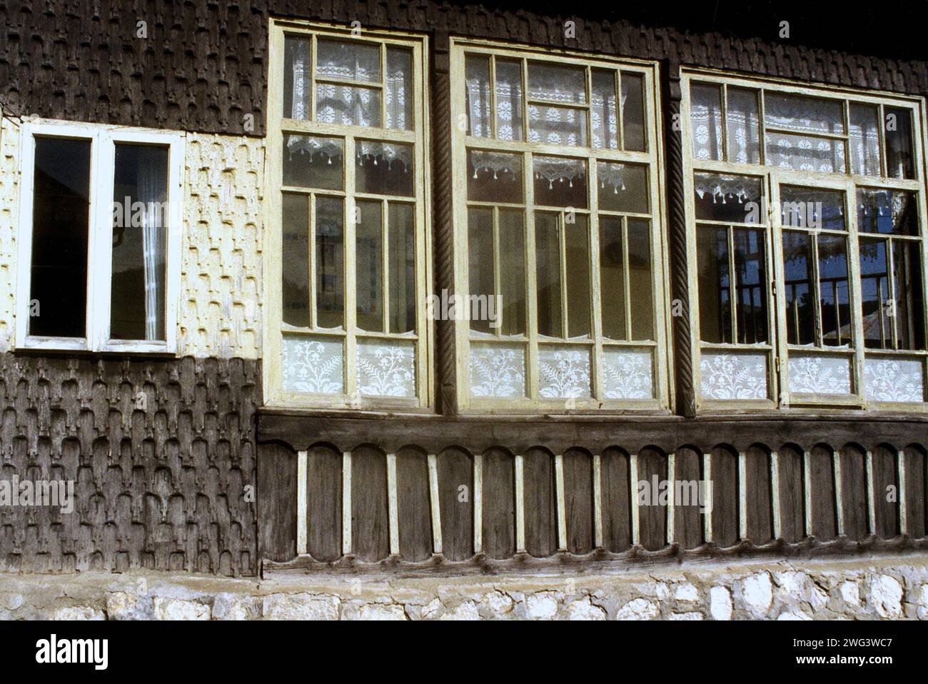 Traditional romanian homes hi-res stock photography and images - Alamy