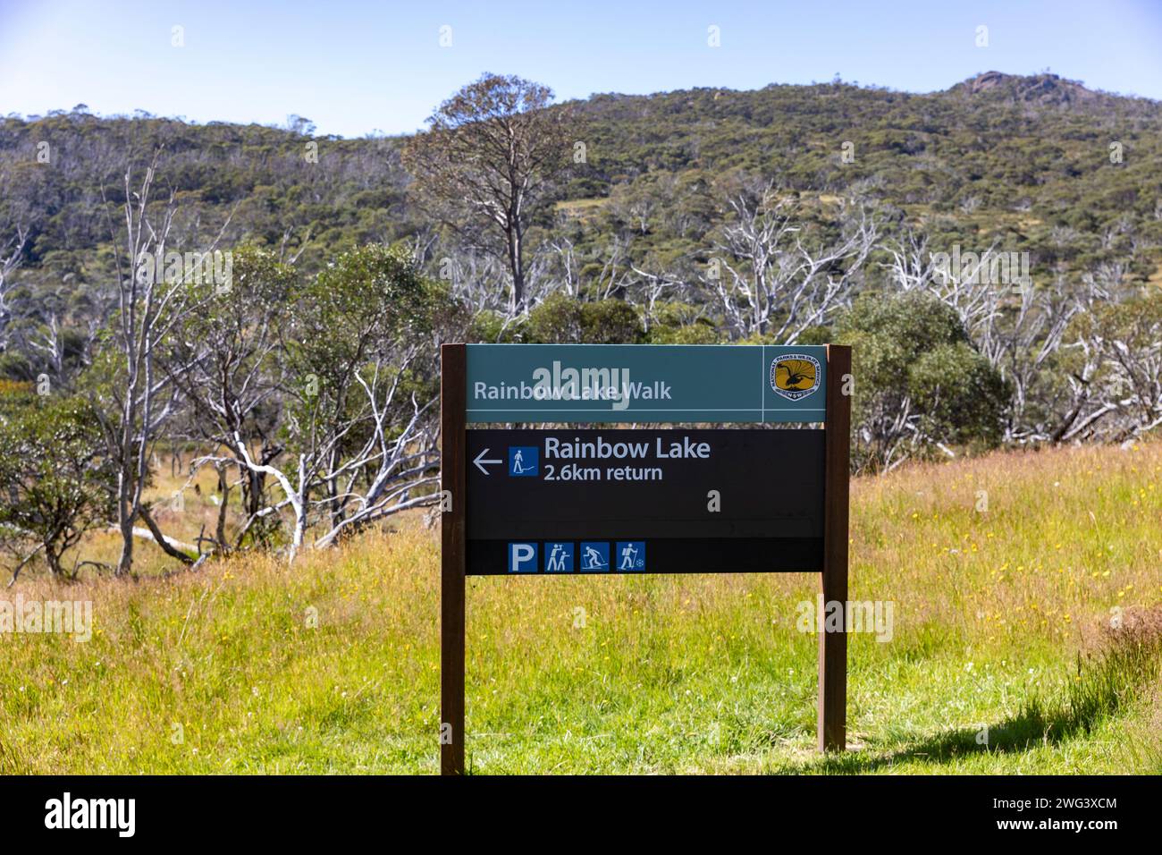 Snowy Mountains region and sign for Rainbow Lake walk in Kosciusko ...