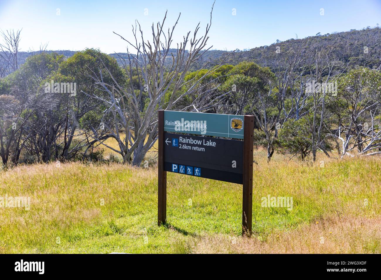 Snowy Mountains region and sign for Rainbow Lake walk in Kosciusko ...