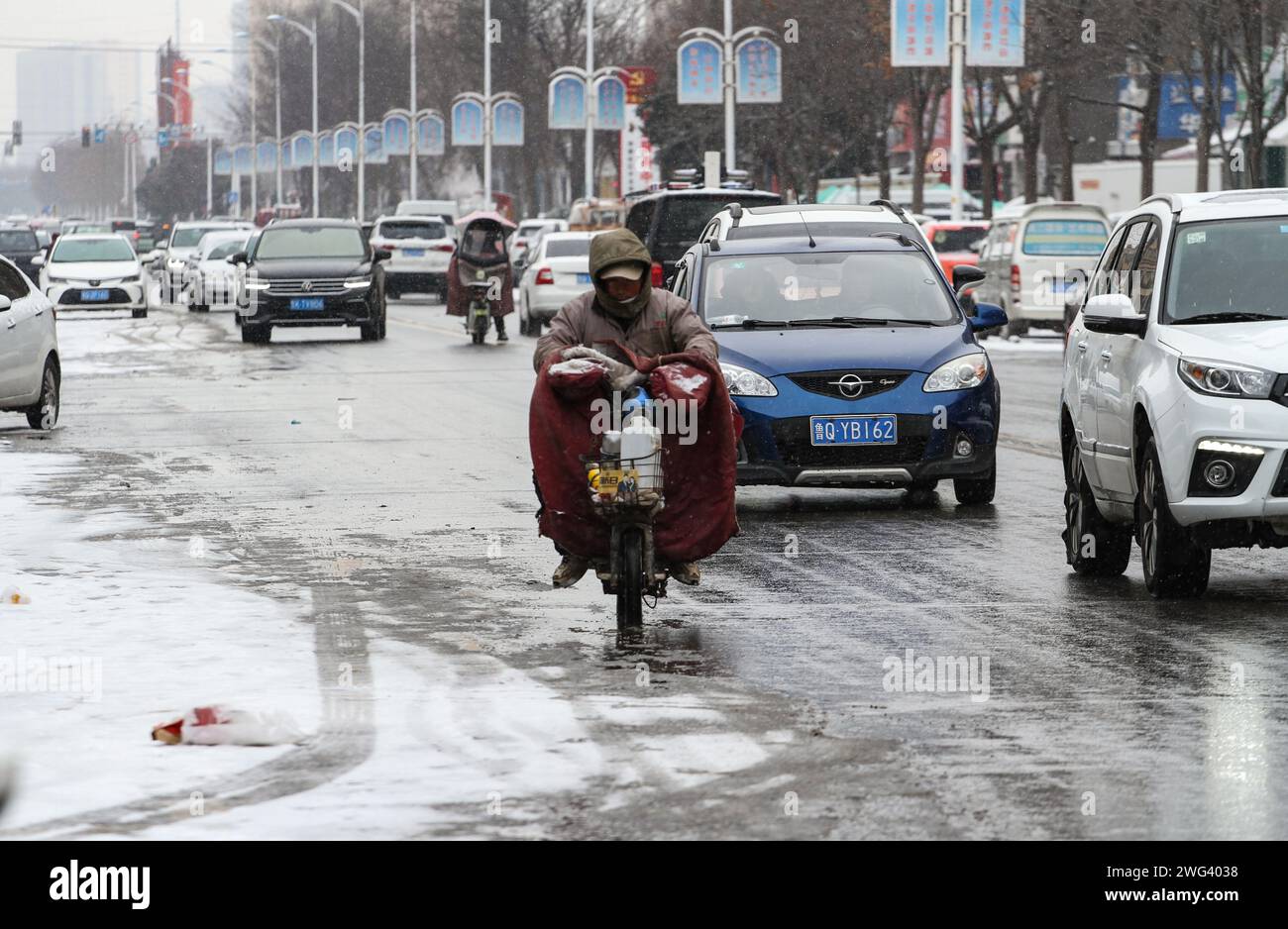 Linyi, China. 03rd Feb, 2024. LINYI, CHINA - FEBRUARY 3, 2024 - People ...