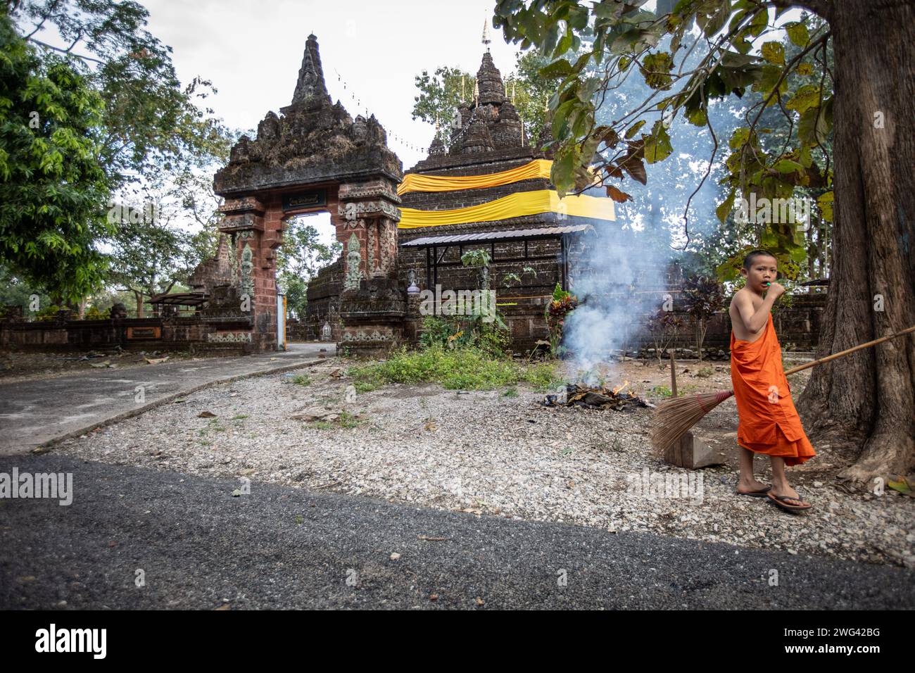 Mae Sai, Thailand. 17th Jan, 2024. A young monk burns leaves at the Wat ...