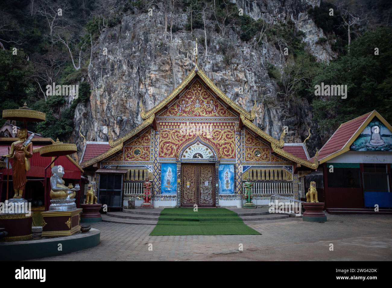 Mae Sai, Thailand. 17th Jan, 2024. A view of the main temple at the Wat ...