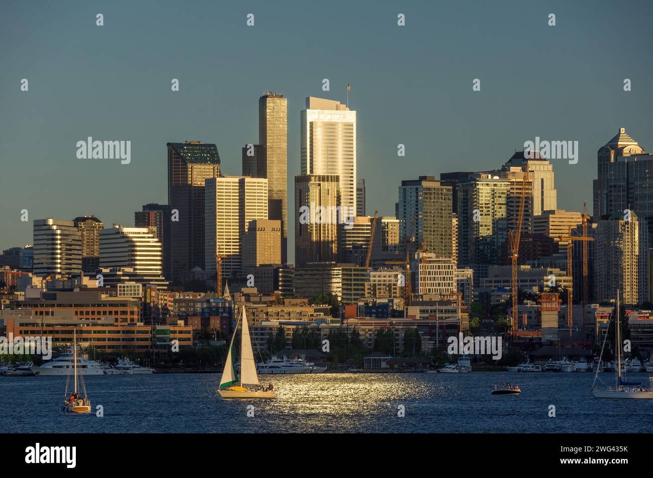 Late afternoon views of Downtown Seattle and Lake Union via Gas Works ...