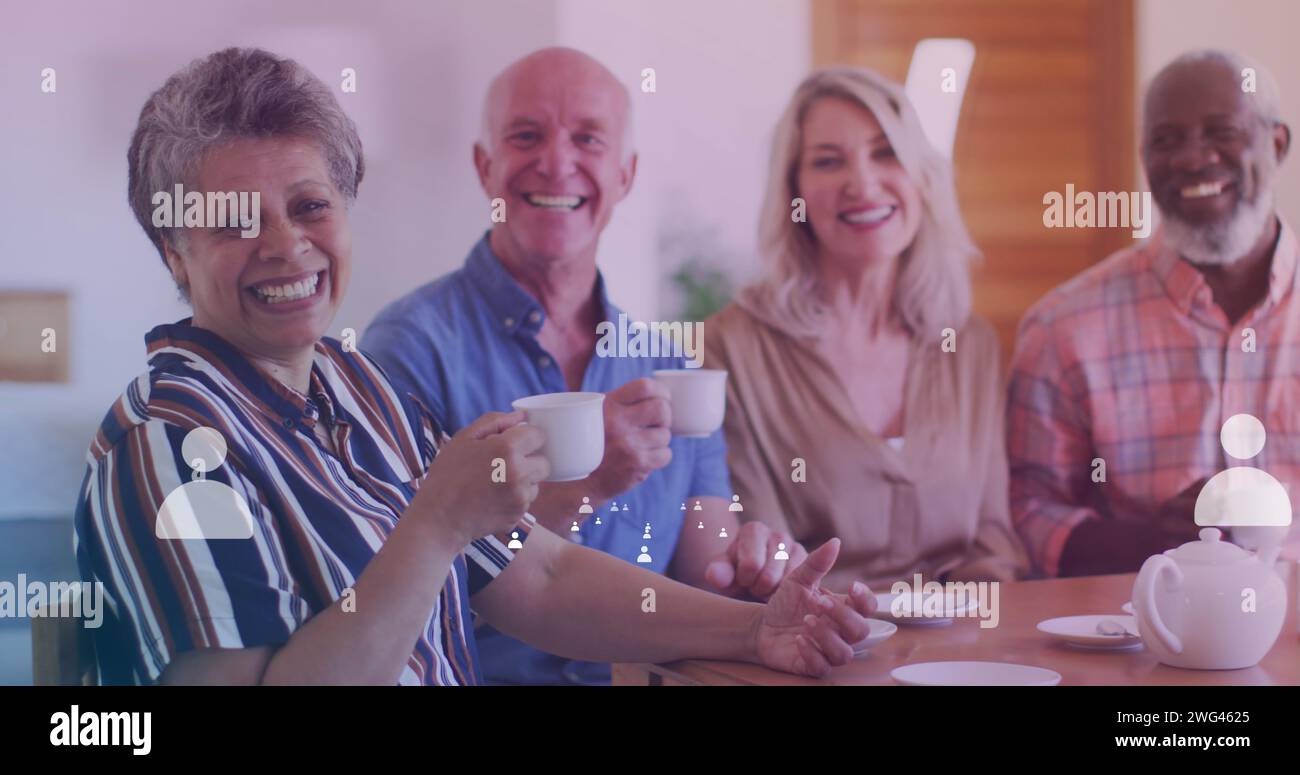 Group people smiling sign hi-res stock photography and images - Alamy
