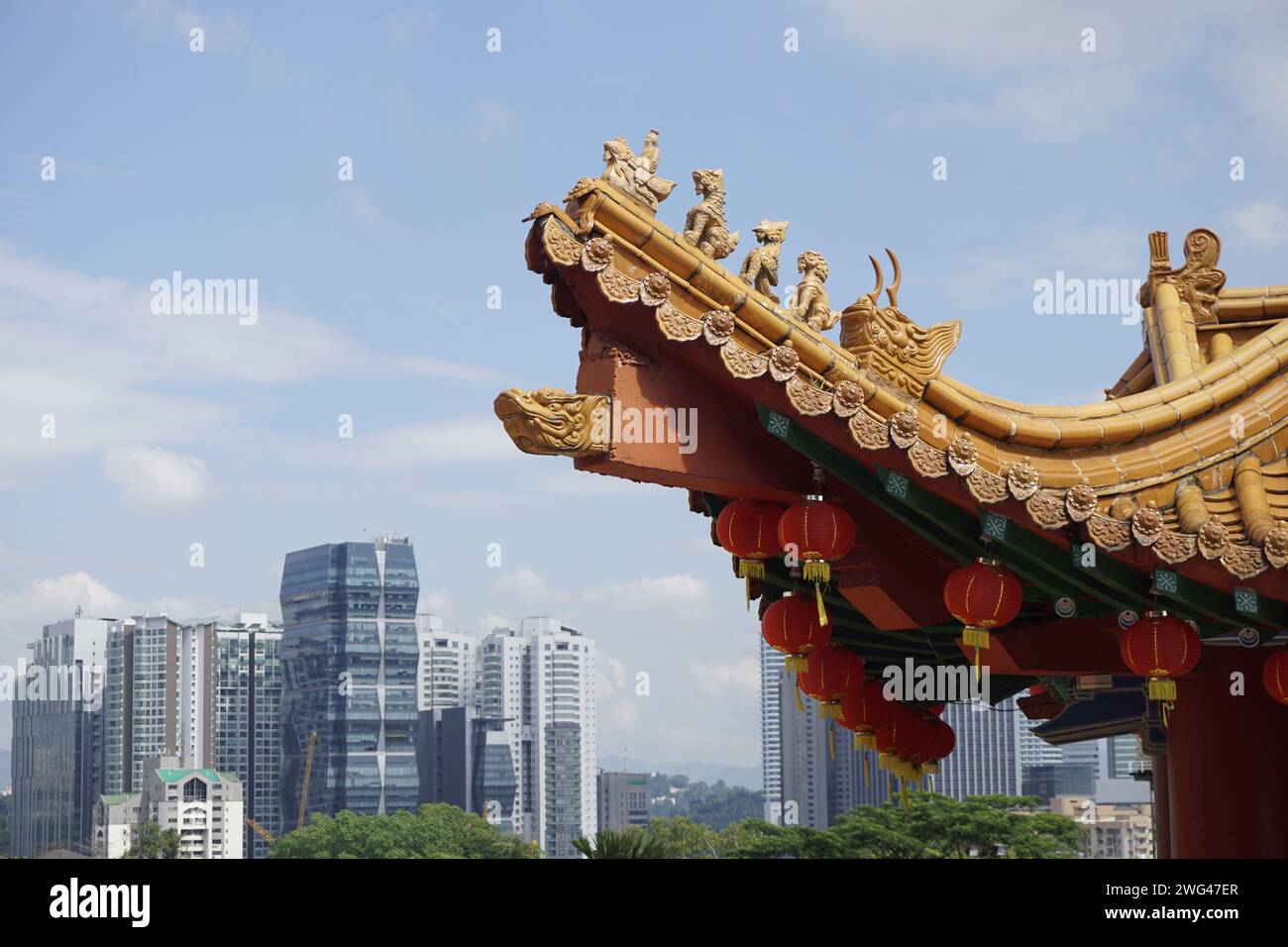 decoration of auspicious mythical creatures on the roof of Thean Hou ...