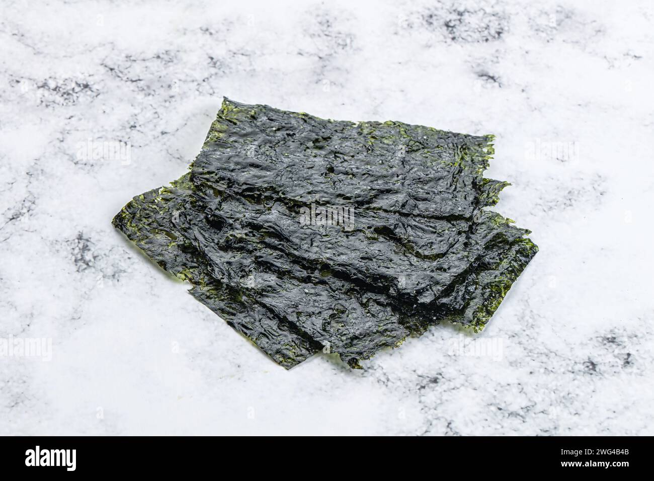 Korean nori seaweed chips heap snack Stock Photo - Alamy