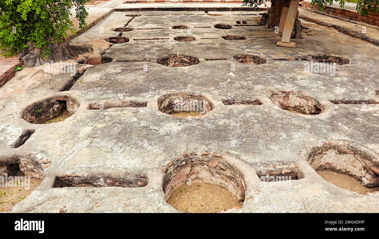 Pits ground hi-res stock photography and images - Alamy