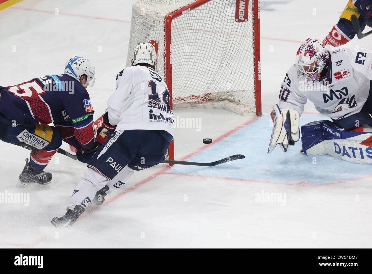 02.02.2024, Mercedes-Benz-Arena, Berlin, DEU, DEL, 1.EBL, Eisbaeren vs ...