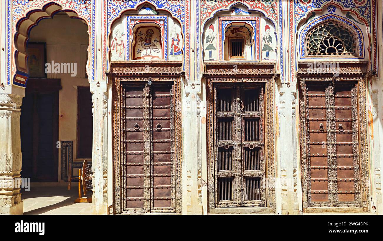 Decorated Doors and painted frescoes on walls of Kamal Morarka Haveli ...