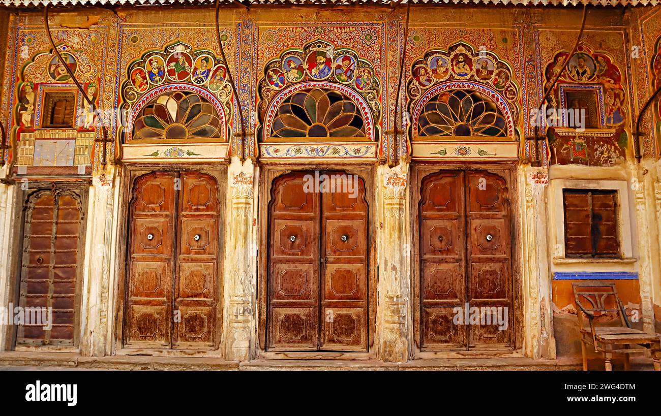 Decorative walls of Bansidhar Bhagat Ji Ki Haveli, Nawalgarh, Rajasthan ...