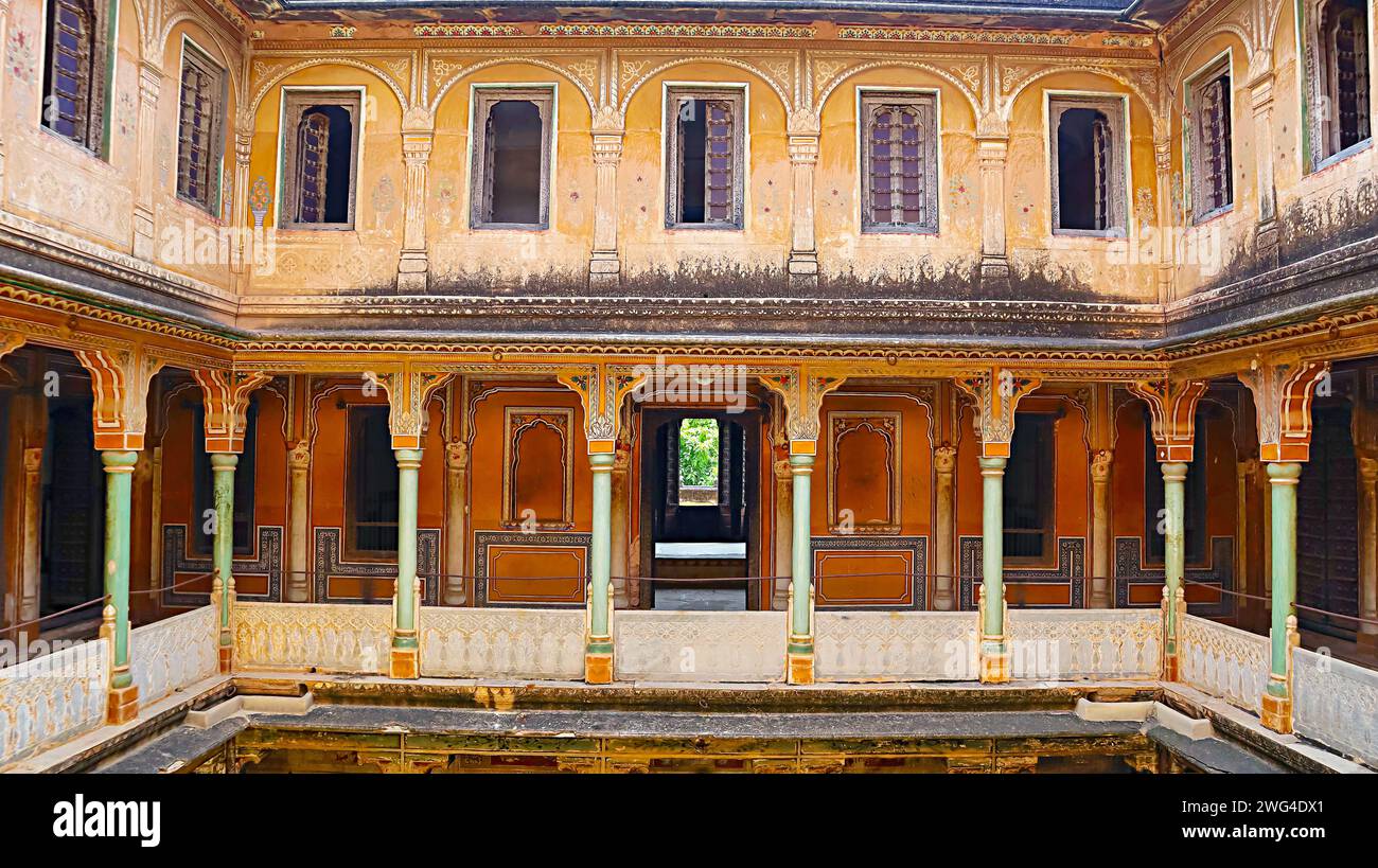 Pillars and Walls of Bansidhar Bhagat Ji Ki Haveli, Nawalgarh ...