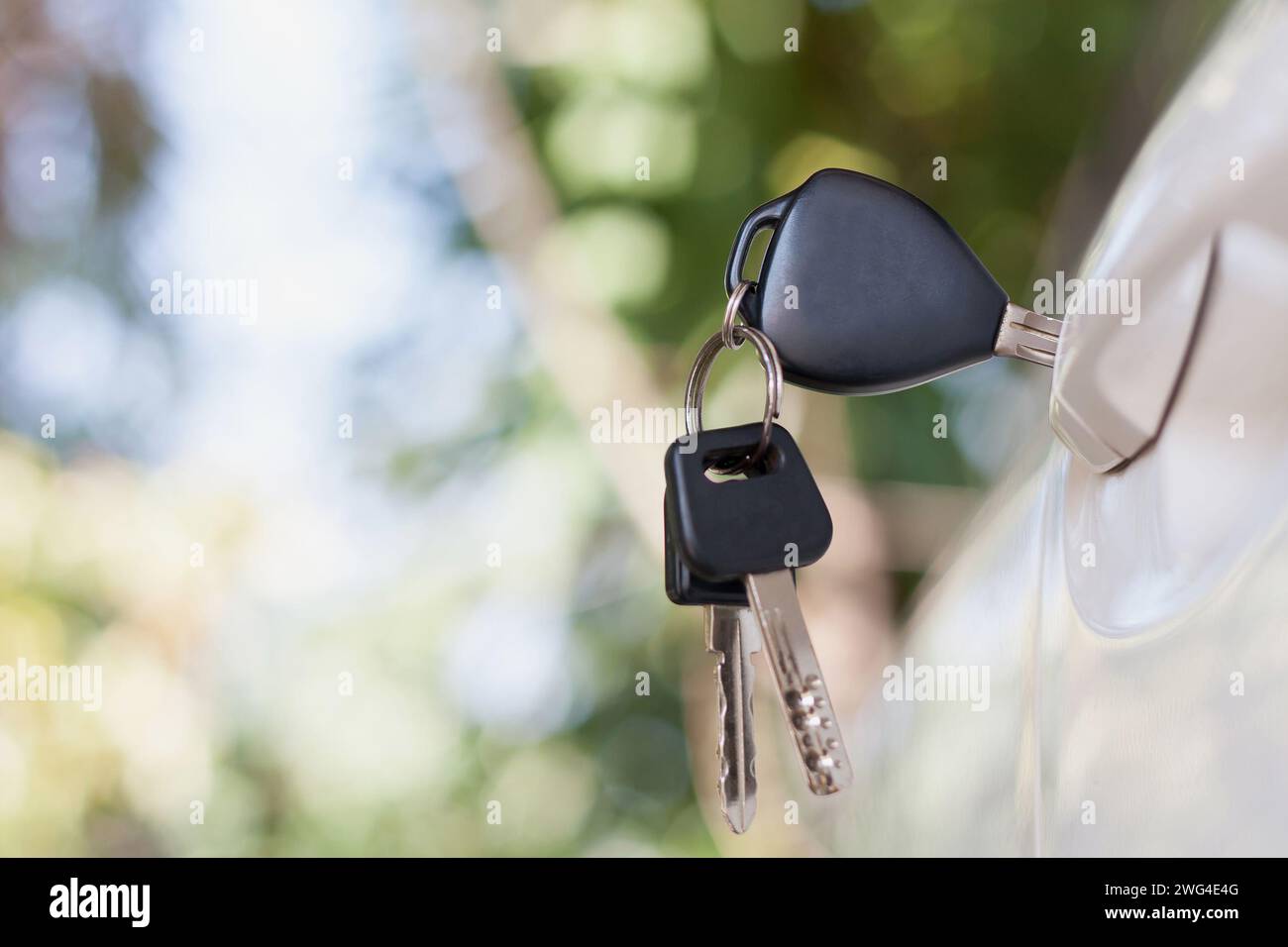 Keys left in door hi-res stock photography and images - Alamy