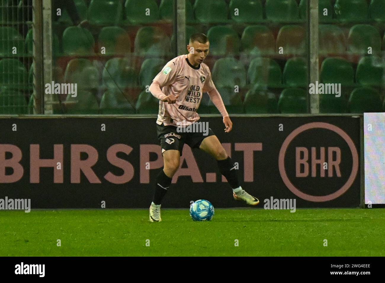Kristoffer Lund (Palermo F.C.) during the Italian Serie BKT match ...